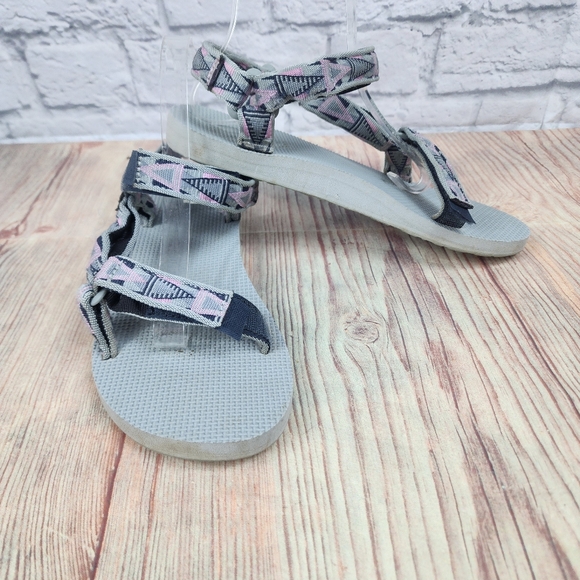 Teva | Shoes | Teva Original Universal Adjustable Greypink Mosaic Print ...